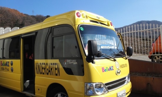 경기도 동두천시 베비키드 어린이집 카운티 신형 스포일러형 어린이보호차어린이보호차량경광등자동발판어린이차 자동문카운티