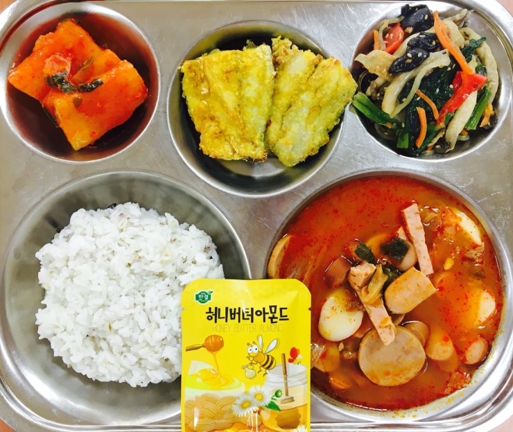 4월 18일~4월 22일 급식부대찌개 사골곰탕 쇠고기죽 수제치킨 옥수수콘치즈구이 돈육떡찜 초등급식 네이버 블로그