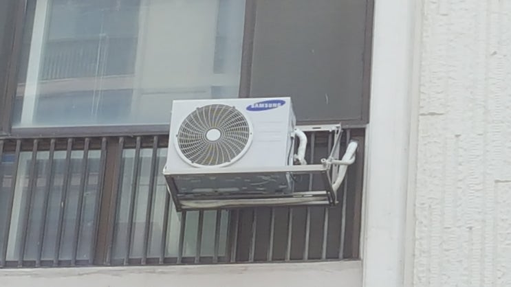 실외기 밖으로 빼기실외기 앵글설치 에어컨설치 용해동 금호아파트 앵글설치실외기 거치대설치목포에어컨설치목포에어컨