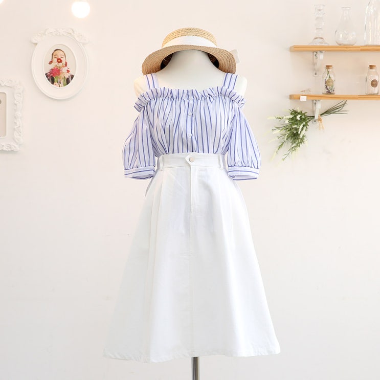 나나룸세츠나 시원해보이는 오프숄더블라우스와 화이트스커트코디♡오프숄더블라우스코디스트라이프오프숄더블라우스화이트미디스커트