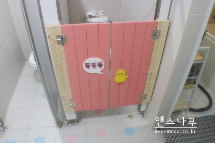 어린이집화장실안전문화장실문유아안전문원목문예쁜화장실문영유아화장실문예쁜안전문현관주방교실안전문화장실환경구성앤스나무